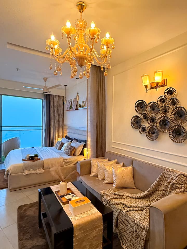 Boho 36th | River & Cityskyline View | Spacious - Noida