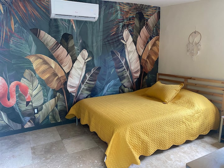 Cozy Guest House - Miami Beach, FL