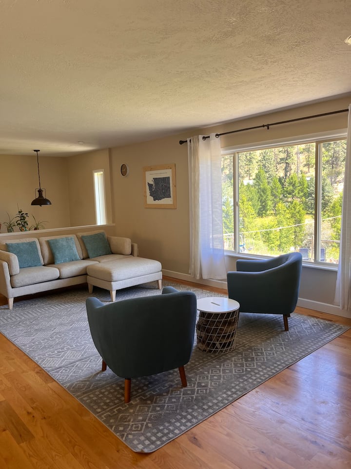 Home With Hot Tub, 15 Min To Leavenworth - Cashmere, WA
