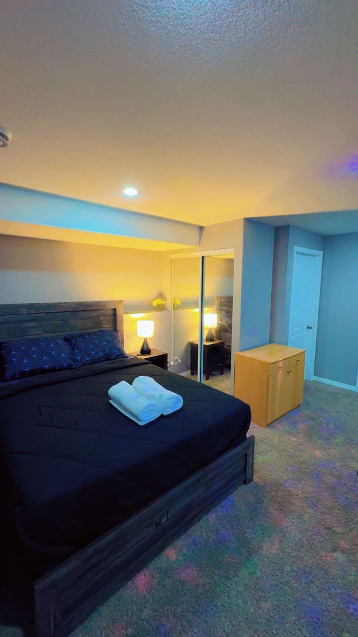 Comfy Basement Getaway| Kitchenette & Dining - Brandon