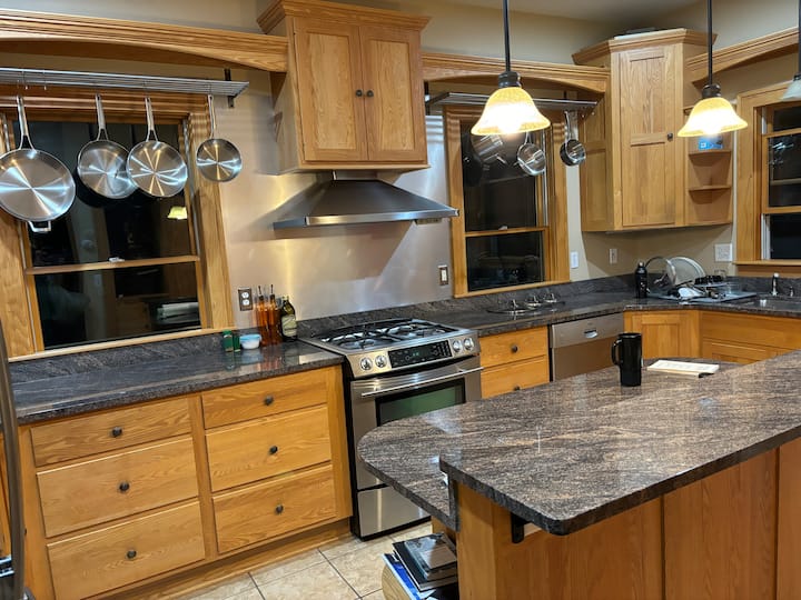 Twin Cities Garden Room W/ Private Bath - Saint Paul, MN