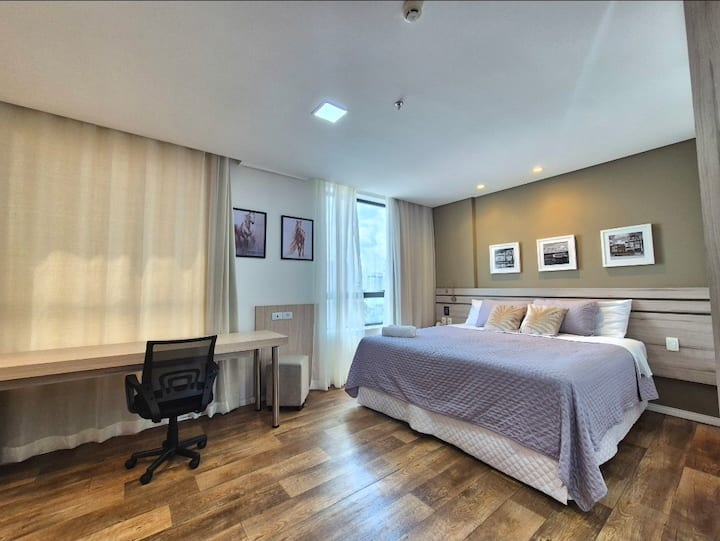 Linda Suíte No Hotel Intercity Em Andar Alto. - Manaus