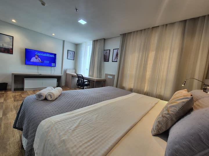 Linda Suíte No Hotel Intercity Em Andar Alto. - Manaus