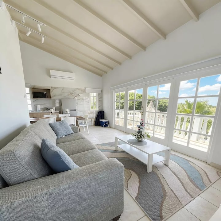 Cozy 2br Retreat • Private Balcony •Great Location - Aruba