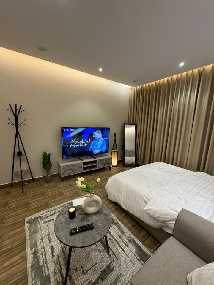استديو مودرن فاخر بدخول ذاتي - Riad