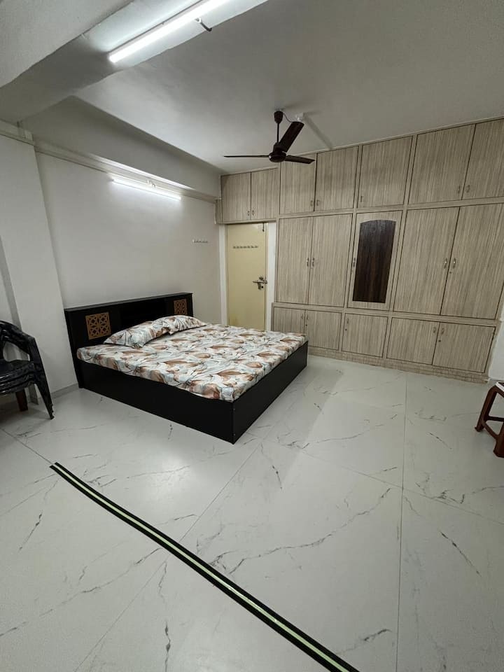 A Large Bed Room In A Villa - Vapi