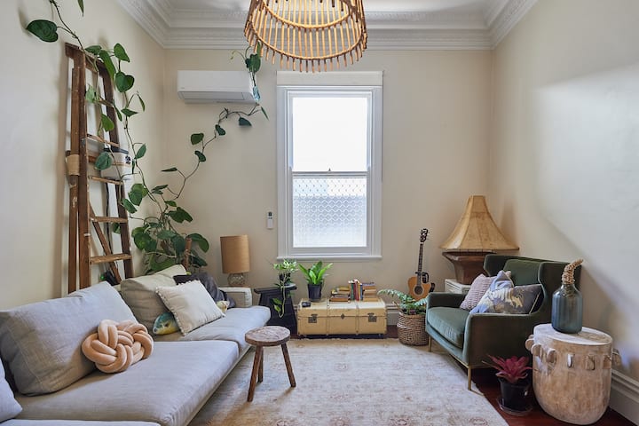 1904 Cot Beach Worker's Cottage - East Fremantle