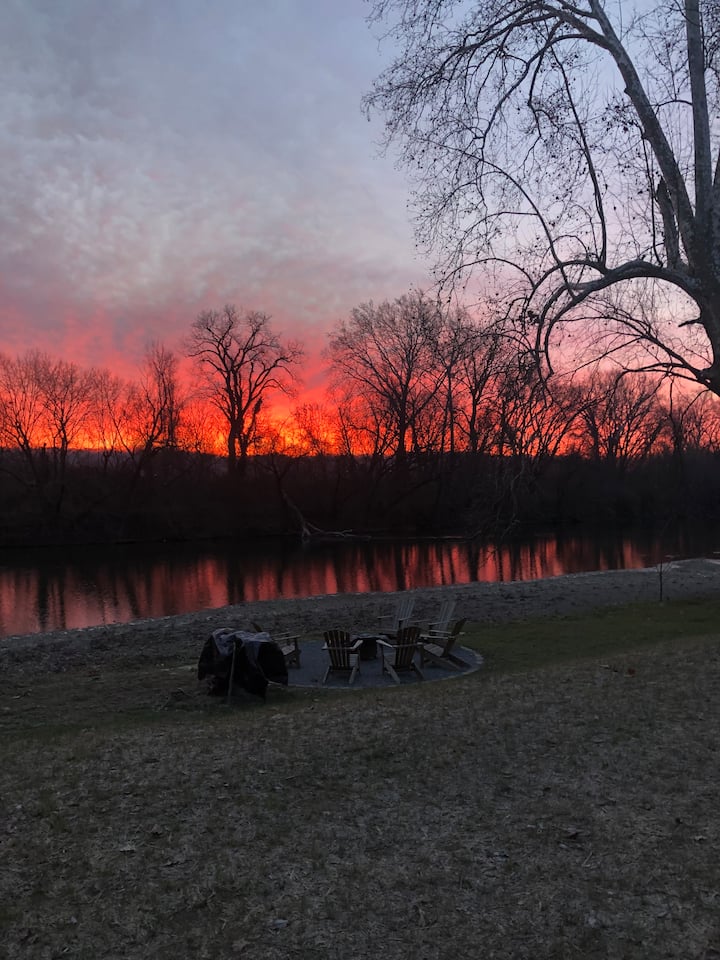 Kingfisher Cottage
Right On The Whitewater River - Harrison, OH