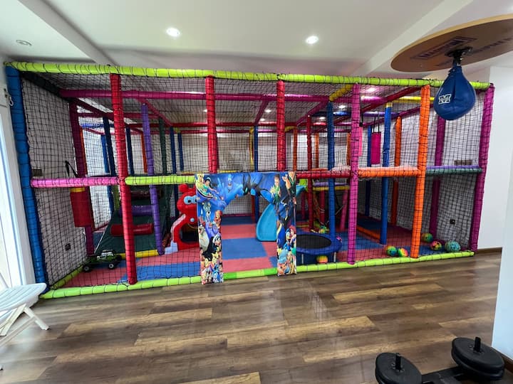 Luxurious Multi-family Retreat With Kids Play Area - الجزائر