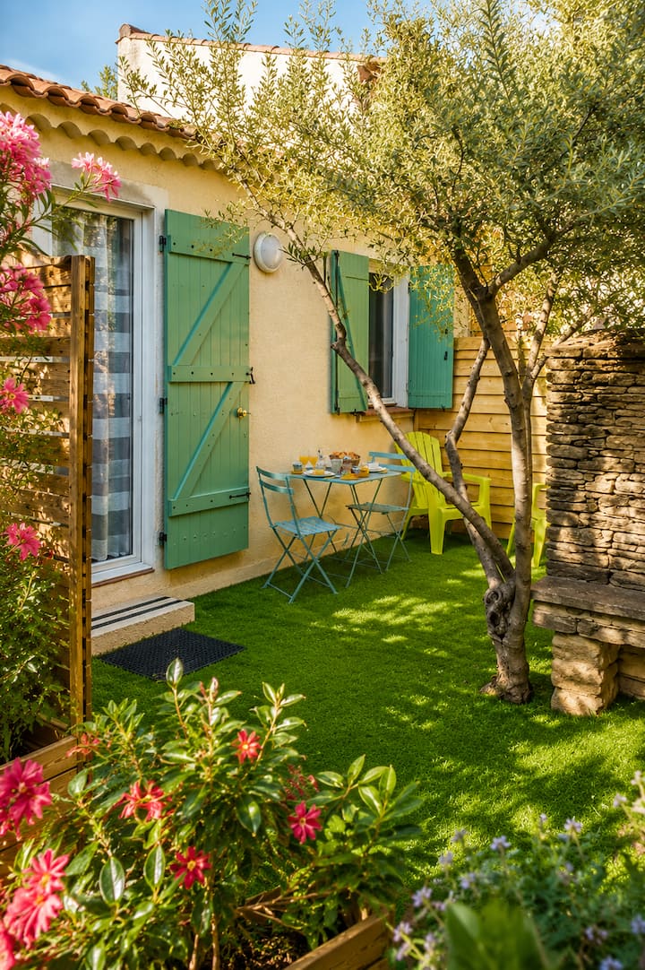 Studio/calme/clim/parking/jardin/ville 5mn à Pied - L'Isle-sur-la-Sorgue