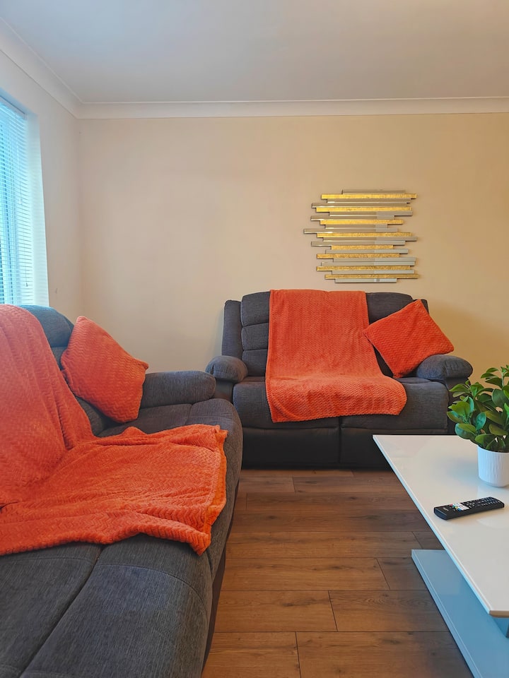 Ideal For Families: 4-bed House, Free Parking - Sutton Coldfield