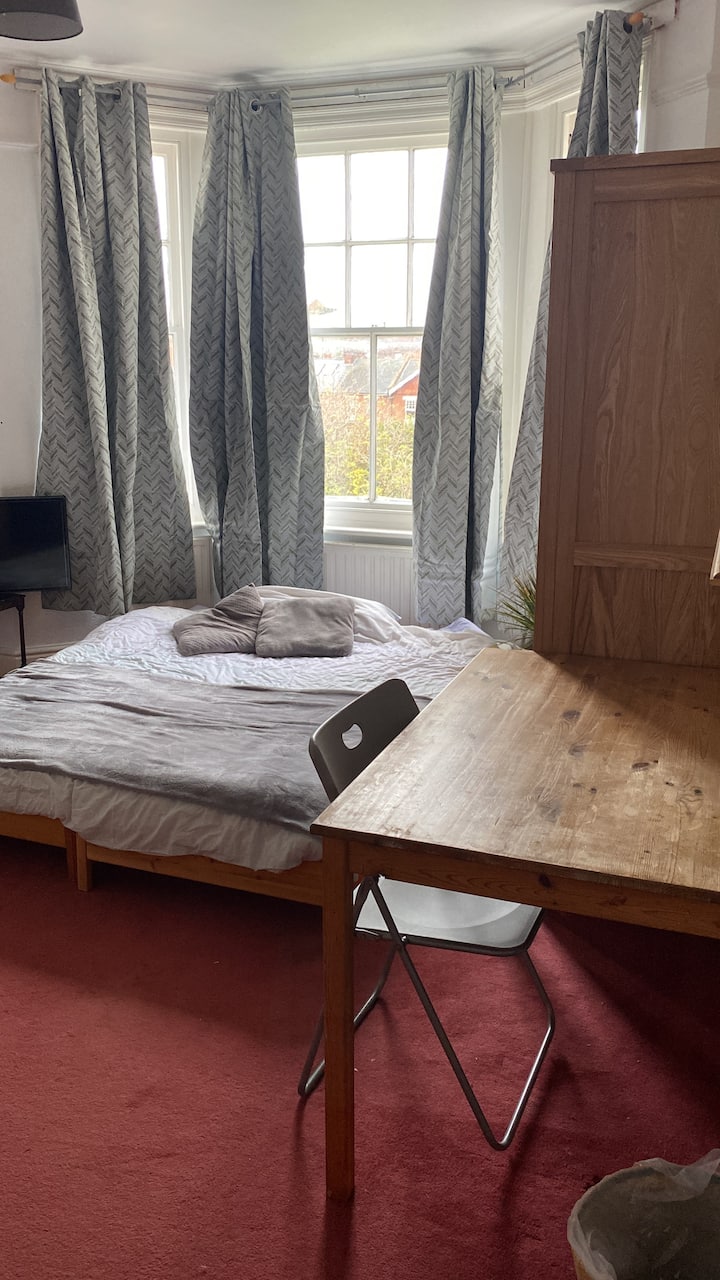 Double/twin Room In Family House - Eastbourne