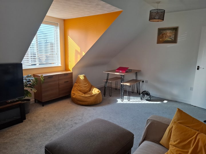 Newly Renovated 1 Bed Flat, Quiet But Central - Chesham United Football Club