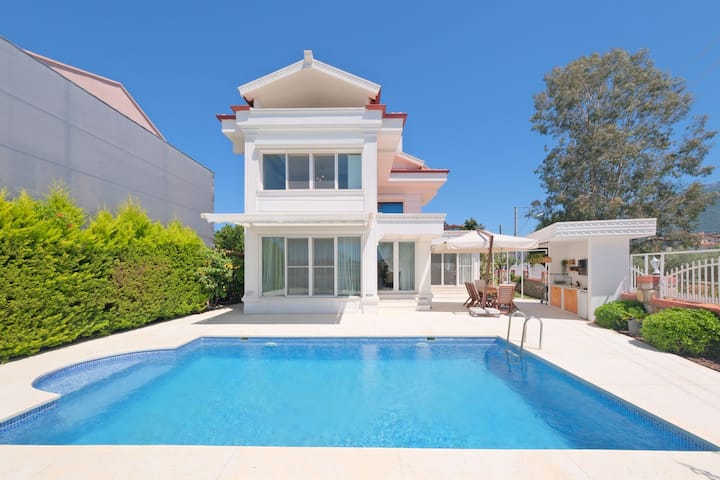 Villa White Rose (ŞEhir Merkezinde Lüks Villa) - Fethiye