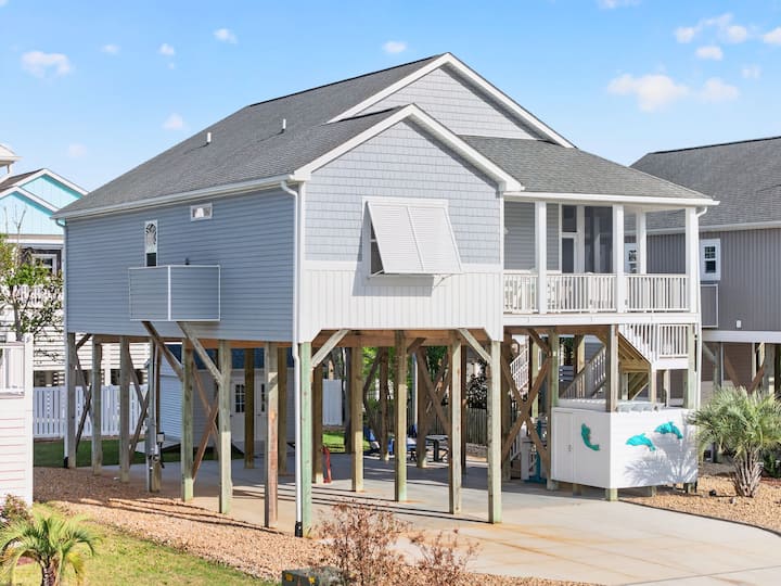 Great Location! Walk To The Beach, Park, Coffee! - Oak Island, NC