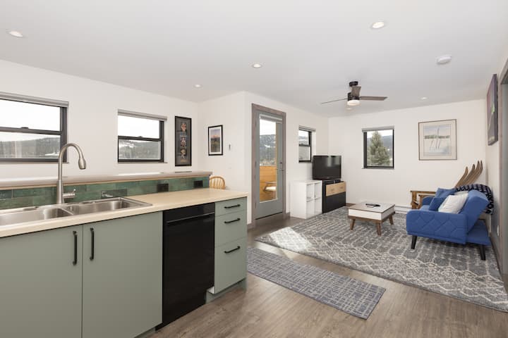 Cute Apartment Near Town Center - Montana