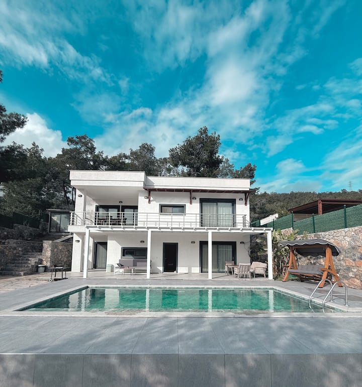 Kızılağaçda ÖZel Havuzlu Geniş Bahçeli Lüks Villa - Torba
