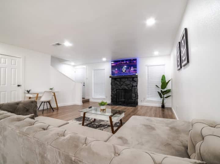 Stunning Modern Open Concept Townhouse - Sharpstown - Houston