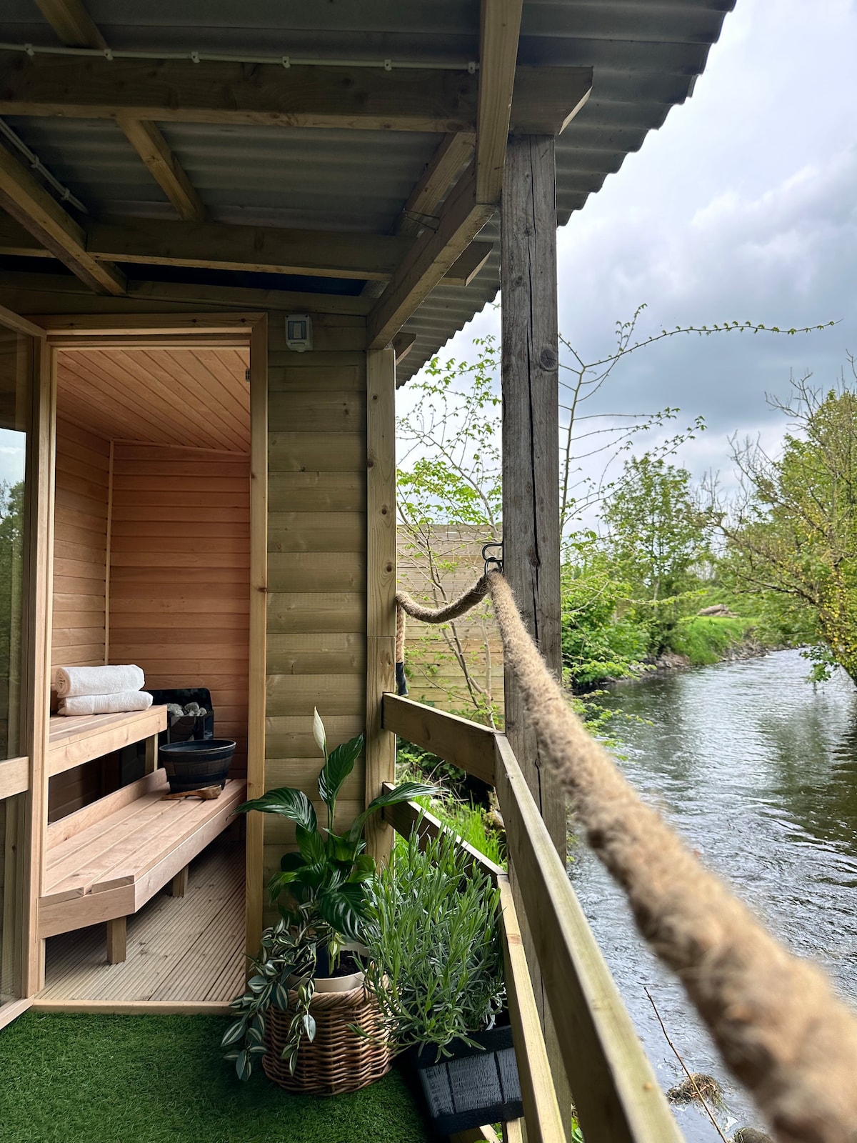 Cavan Holiday Rentals & Homes - County Cavan, Ireland | Airbnb