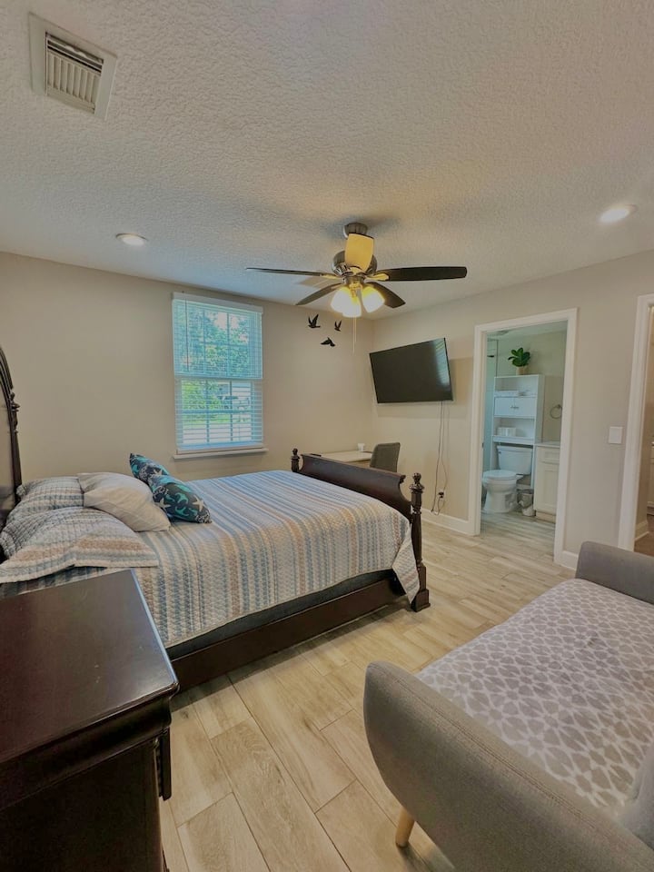 El Palomar Studio. Centralized Location - Jacksonville, FL