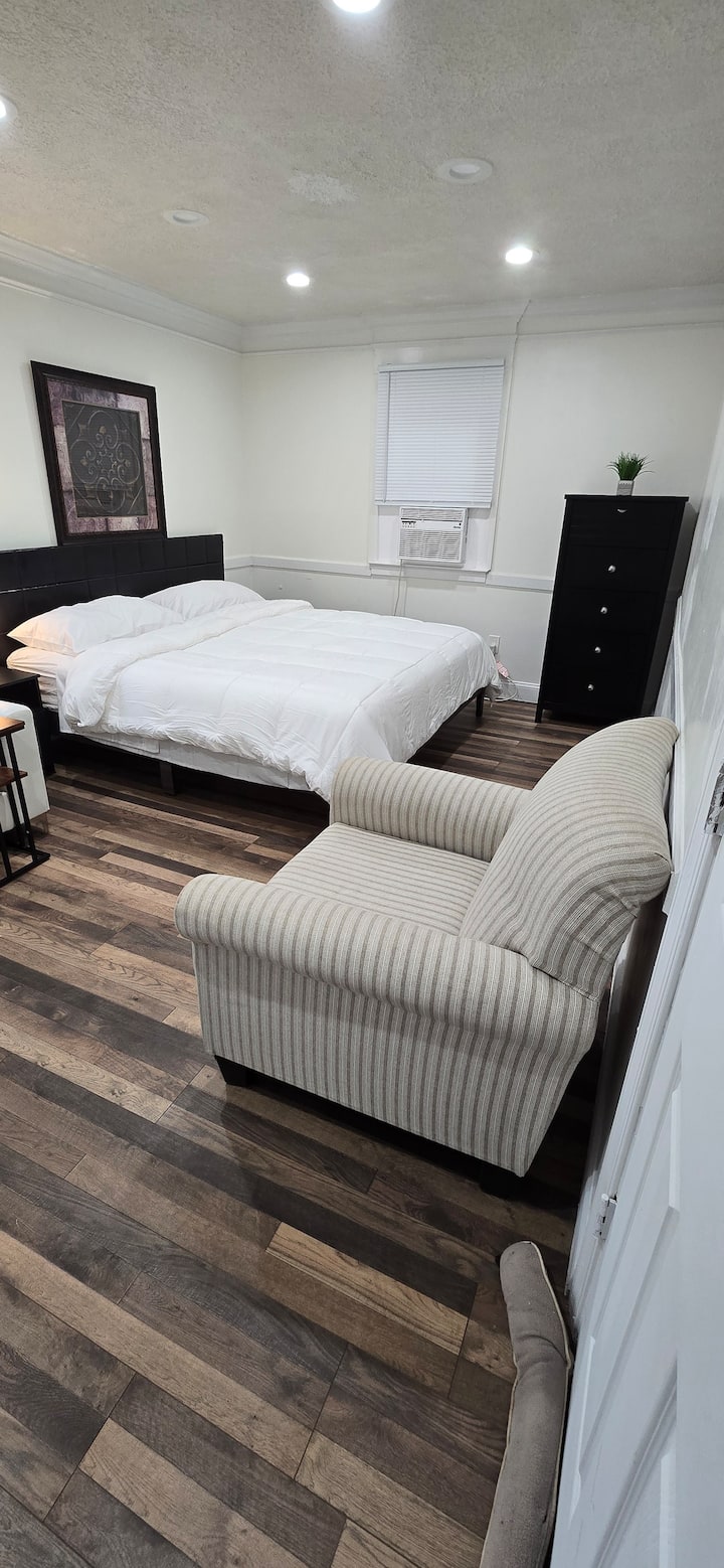 Spacious Private Room | Wifi • Easy Parking - Manassas, VA