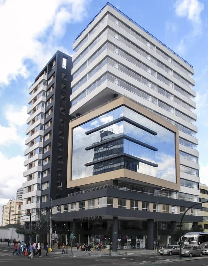 Hermoso Y Amplio Apartamento Con 2 Parqueaderos - Quito