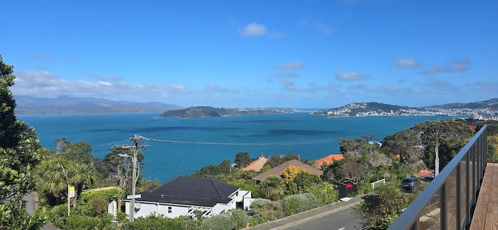 Stunning Harbour Views From A Modern 1br Retreat - Wellington