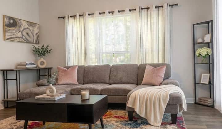 Luxury 1br Condo 8 Min Walk To Mercedes-benz - Atlanta, GA