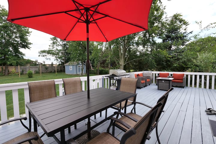 Northfork Getaway With Beach Access
4br 3bath - Riverhead, NY