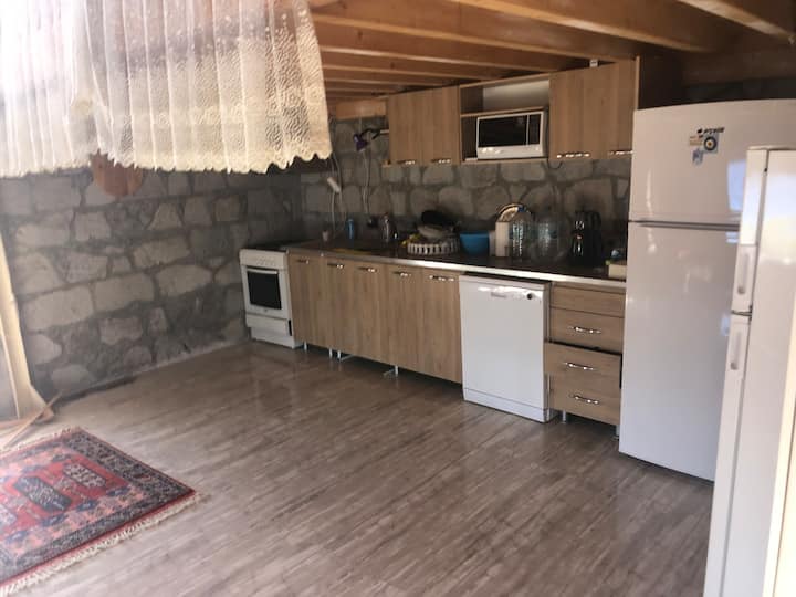 Assos’ta Midilli Manzaralı Ev - Behram