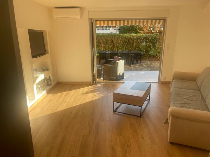 Appartement En Résidence Avec Piscine - Le Lavandou