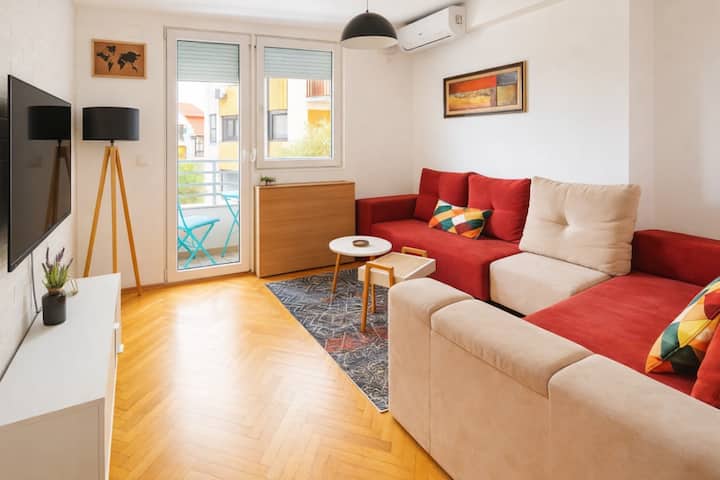 Stay Central • Steps To Bohemian Street - 斯科普里