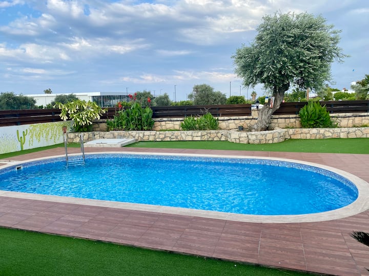 Girne’de 3 Yatak Odalı Havuzlu Villa -Villa Palm- - Girne