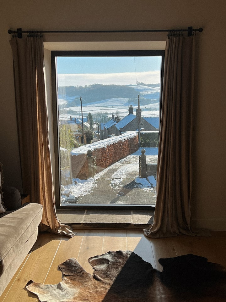 Stock Barn - Renovated Barn In A Country Village - Derbyshire