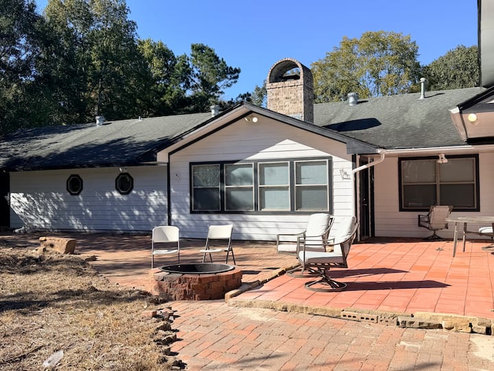 Big Family Gathering- 8 Bedrooms-14 Beds - Cleveland, TX