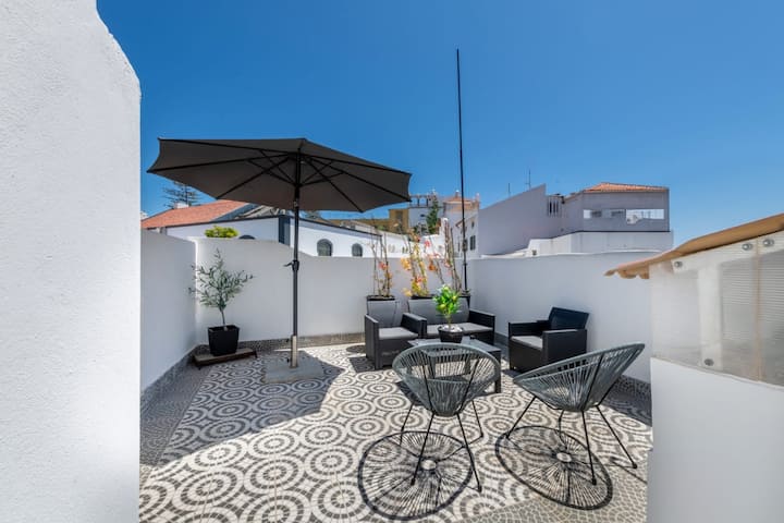 Newly Remodeled Yellow House In Lagos Centre. - Lagos, Portugal