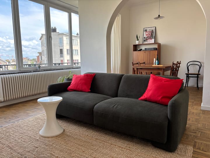 Bright & Peaceful Top-floor Apartment With Balcony - Jette
