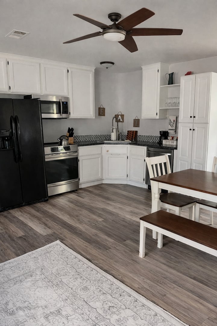 The Bungalow At Camp David - Atascadero, CA