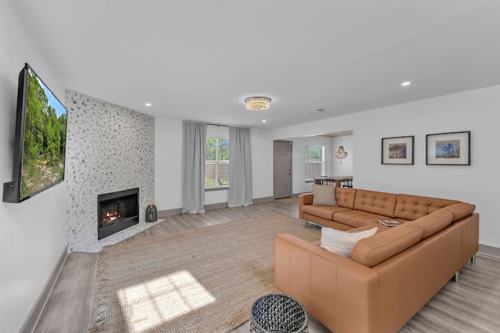 Modern Chic Home Near Seaworld & Fiesta Texas - 샌안토니오