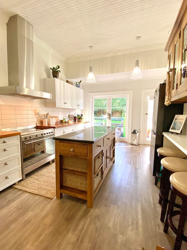 Stunning Villa, Private Bathroom - Walk To Beach - Dunedin
