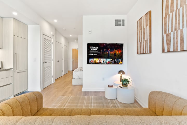Modern Studio | Hollywood | World Class Amenities - Laurel Canyon - Los Angeles
