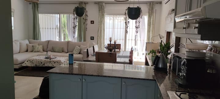 Beautiful Town House With Garden - Benidorm