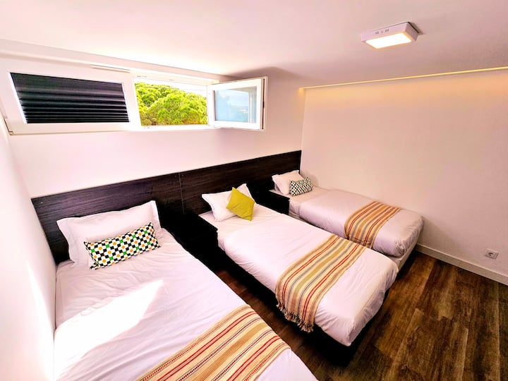 Room # 2 Triplet Room - Cascais