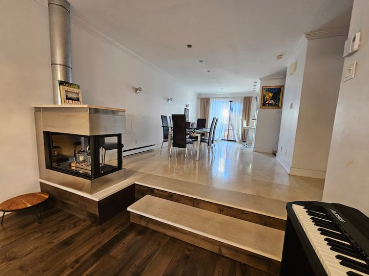 Spacious 2 Storey Townhouse,3 Rooms,1.5 Bathrooms - Montréal, QC