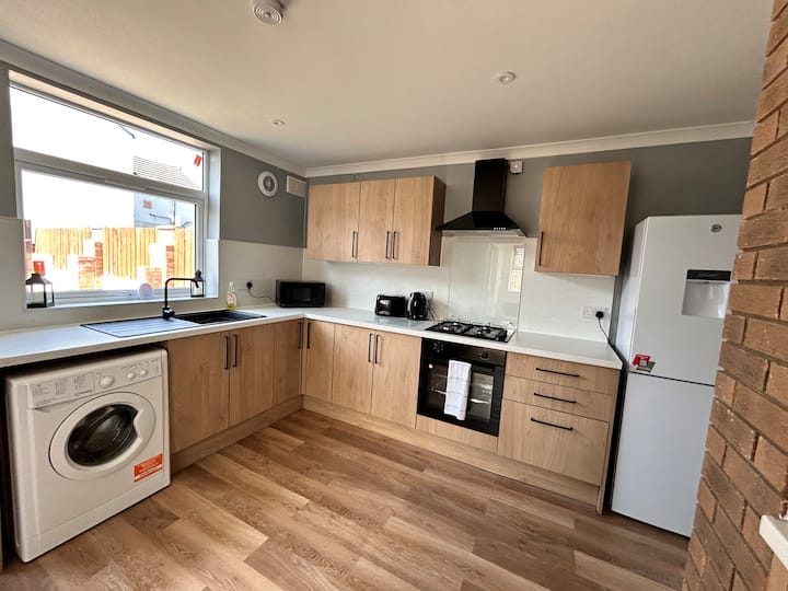 Large 3 Bedroom Contractor Haven - Goole