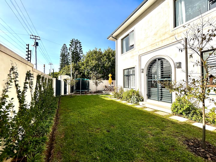 Modern Family Stay Near Parks W/pool & Workspace - Kaapstad