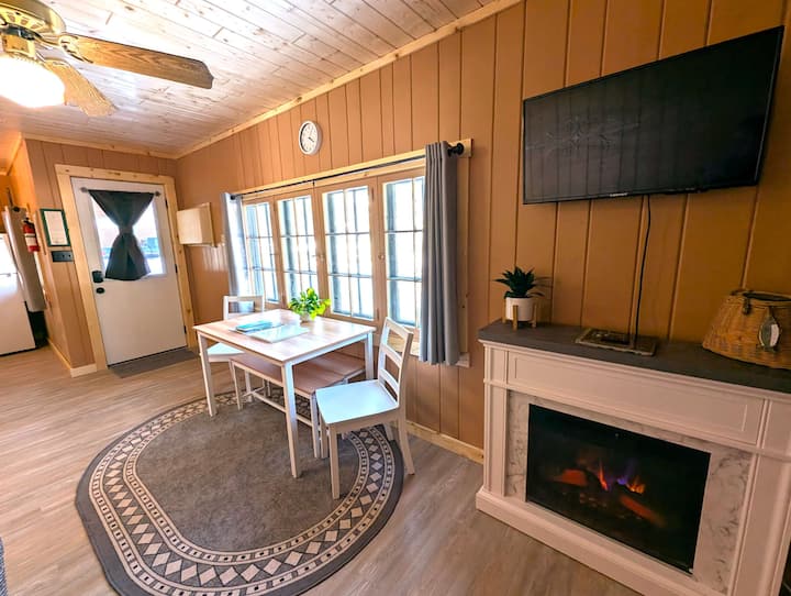 2br 1ba Cabin #2 Riverside Point Resort - Park Rapids, MN