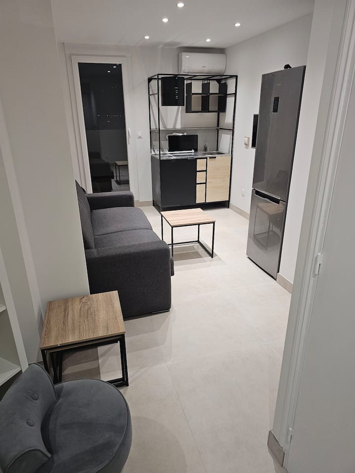 Studio Moderne Avec Belle Vue - Carros