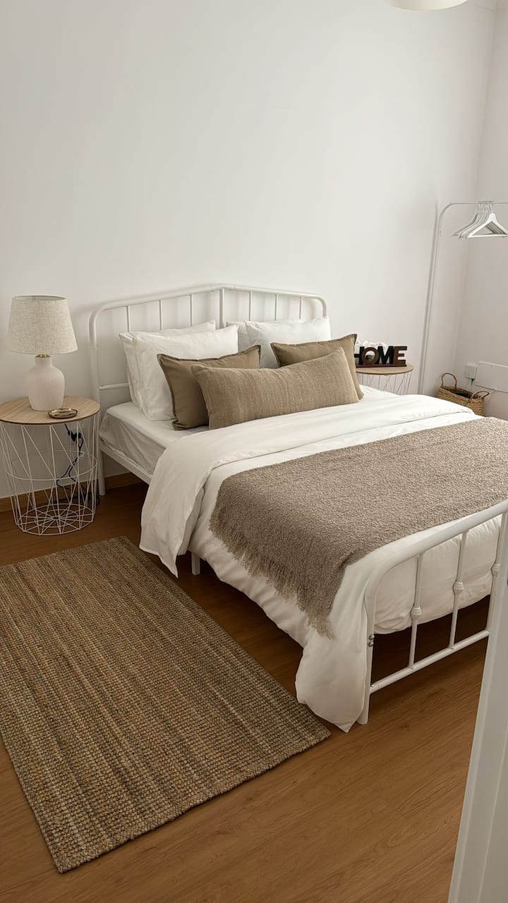 Private Room 1 In Shared House In Lisbon - Lisbon