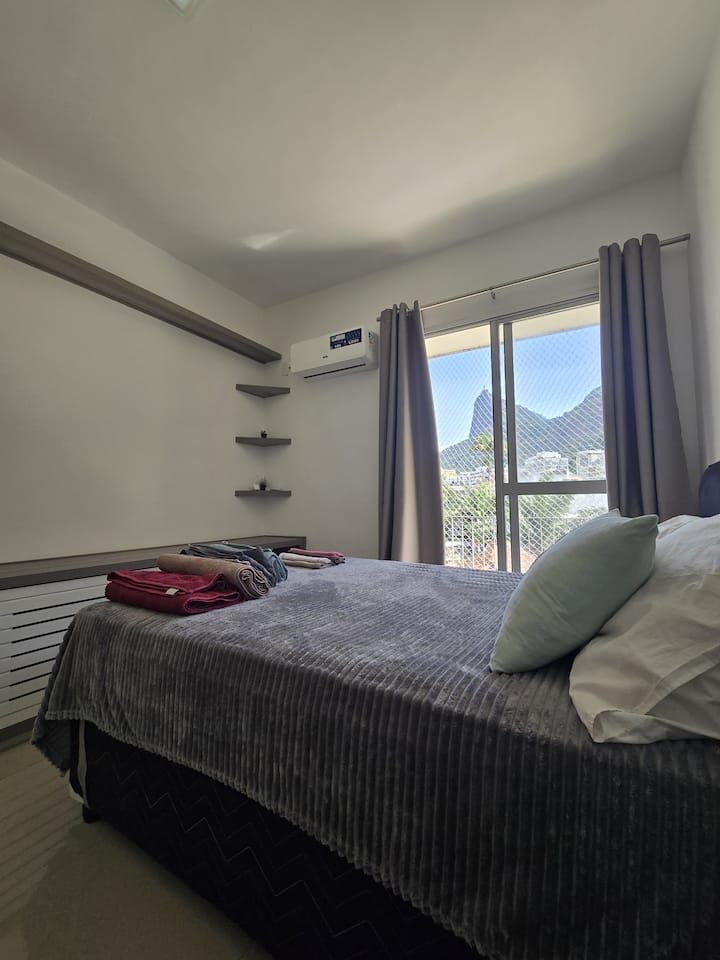 Christ The Redeemer View • Parking • Metro - Rio de Janeiro